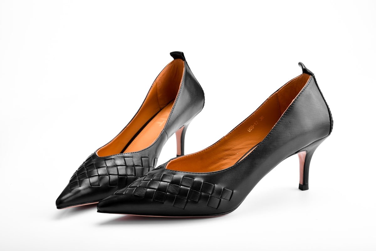 Finding the Perfect Match: Dresses and Accessories in Women's Fashion ...